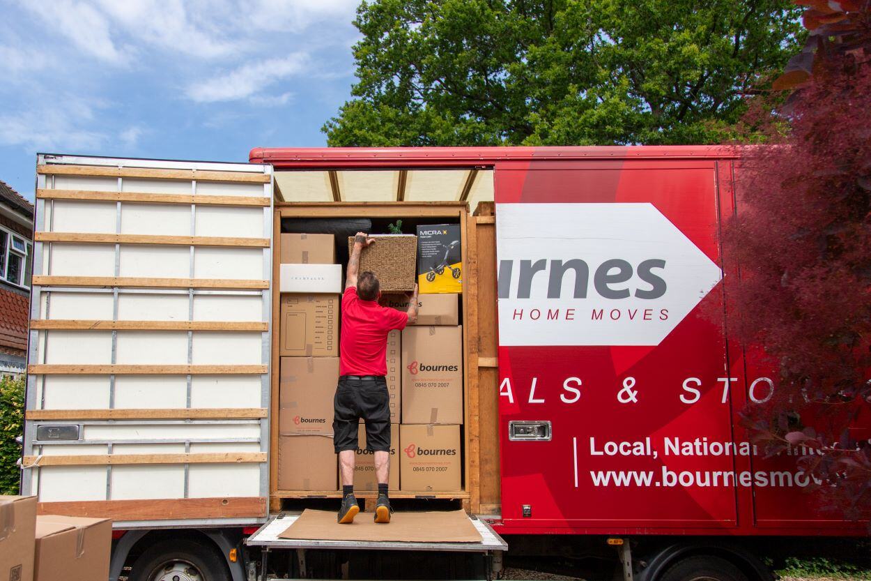 How much do removal companies charge for storage in the UK?